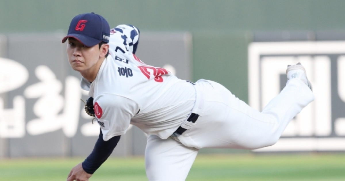 롯데에도 '155㎞ 좌완 파이어볼러' 마침내 등장, 헛스윙에 배트도 부러졌다... 홍민기 4이닝 KKKK 1실점 쾌투 [부산 현장]