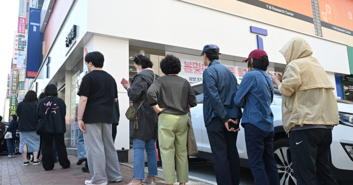 SKT “유심교체 19일 완료 수준”…20일부터 새 예약시스템