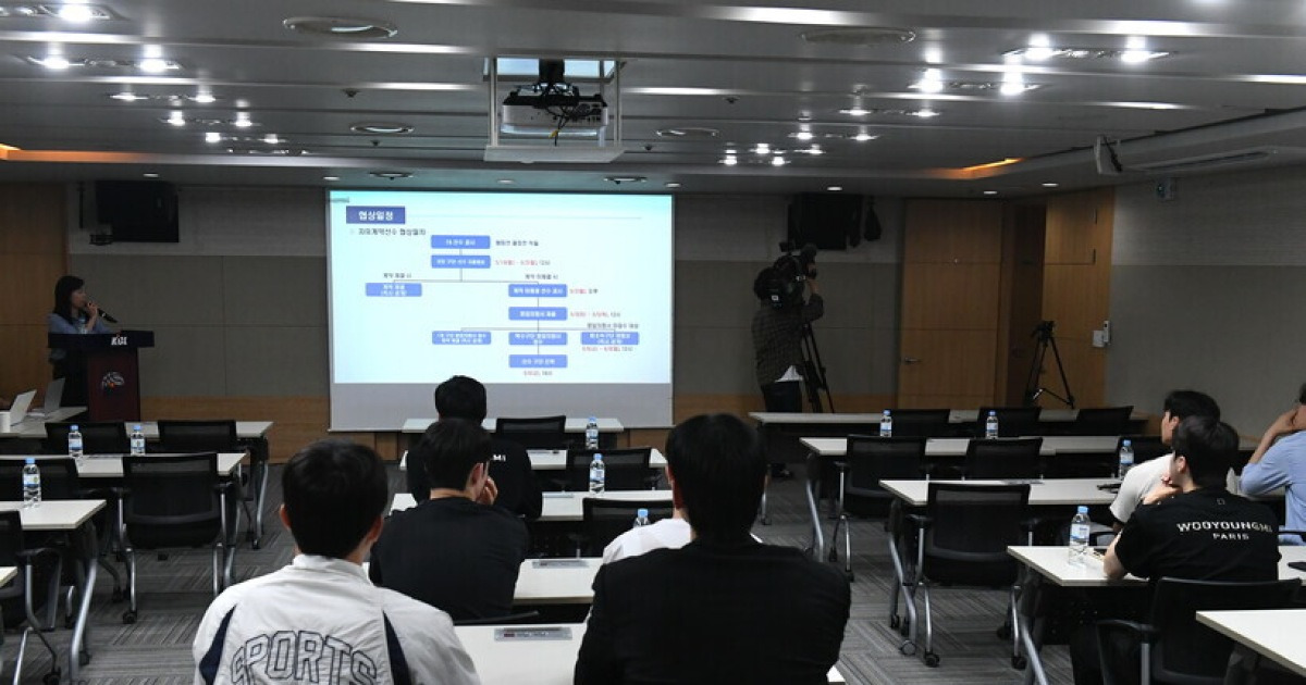 종이 한 장도 가져오지 않고 협상 임했다던 에이전트, KBL FA 시장에서는 어땠을까?