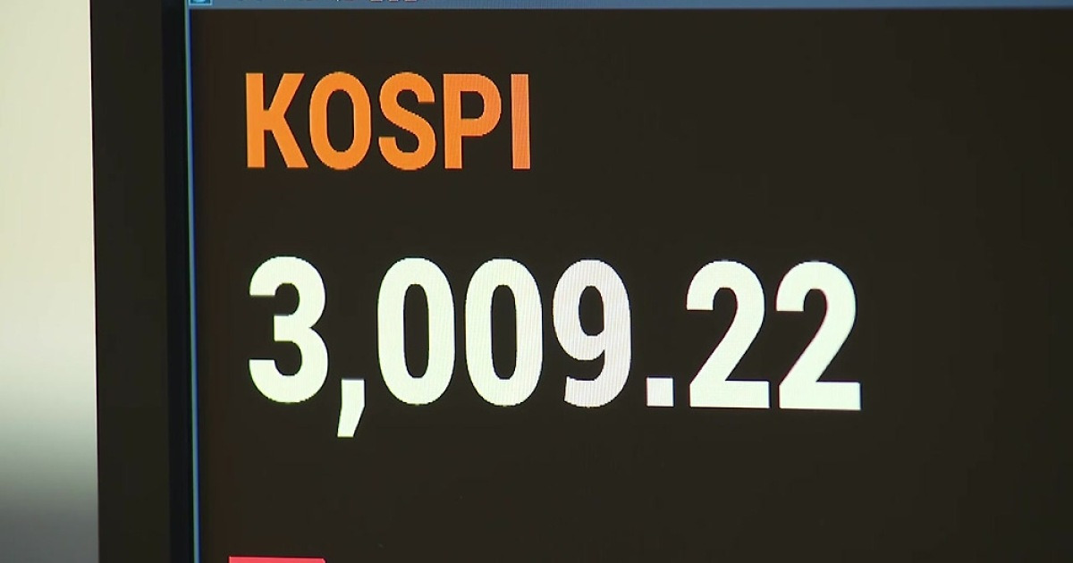 코스피 '3천피 안착'...3년 6개월 만에 3,000선 돌파 마감