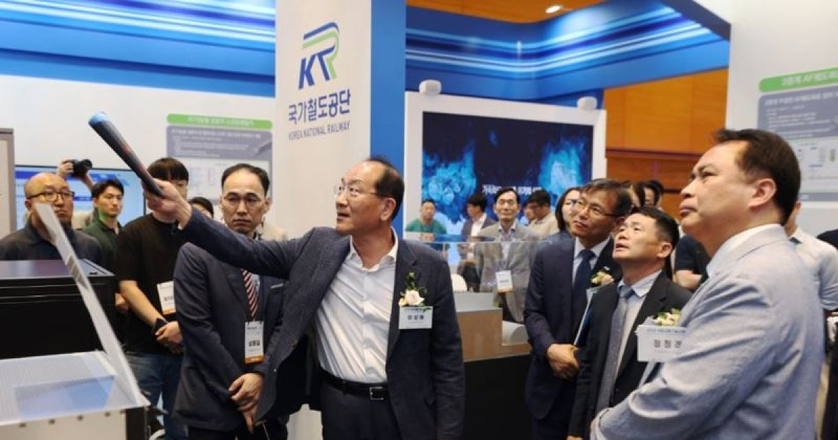 국가철도공단, 차세대 철도기술 공개.."KTCS-3·하이퍼튜브 비전 제시"