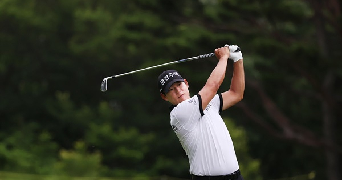 신용구, KPGA 선수권 2R 단독 선두 도약…"마음 편히 임하려 노력했다"