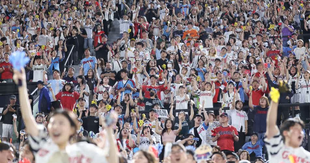 롯데, KBO 44년사 '최초 대기록' 도전한다!…벌써 22G 연속 매진→'한화 수립 새역사' 이번 주말 다시 깰까 [부산 현장]