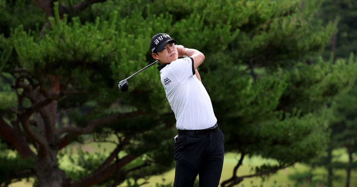 신용구, KPGA 선수권 2R 3타 차 선두…옥태훈·왕정훈 공동 2위