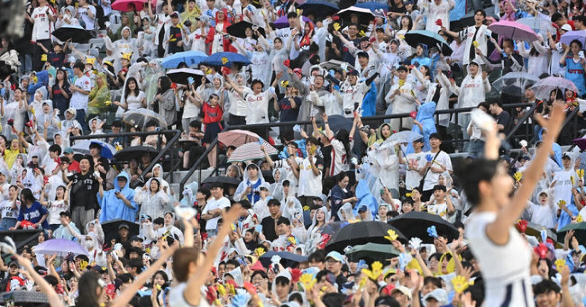 '이럴 수가!' 3연전 모두 매진이었는데, 758석 부족해서 롯데 23G 연속 매진 실패…장맛비가 앗아간 'KBO 44년 새역사'
