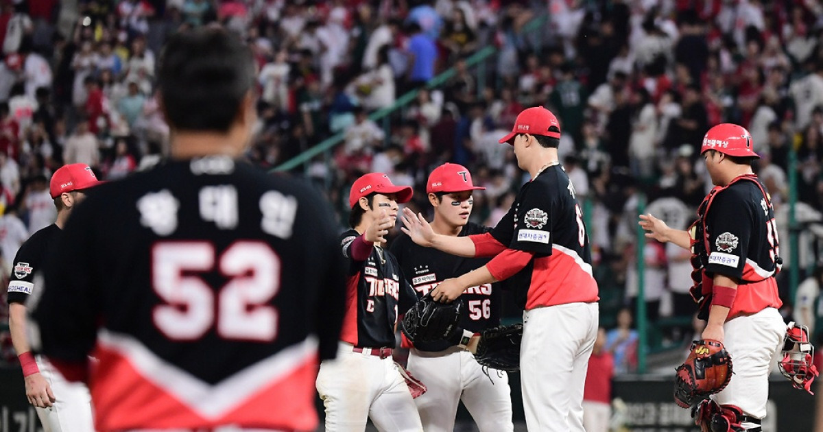 [포토] 승리한 KIA 'SSG 잡고 파죽의 6연승 질주'