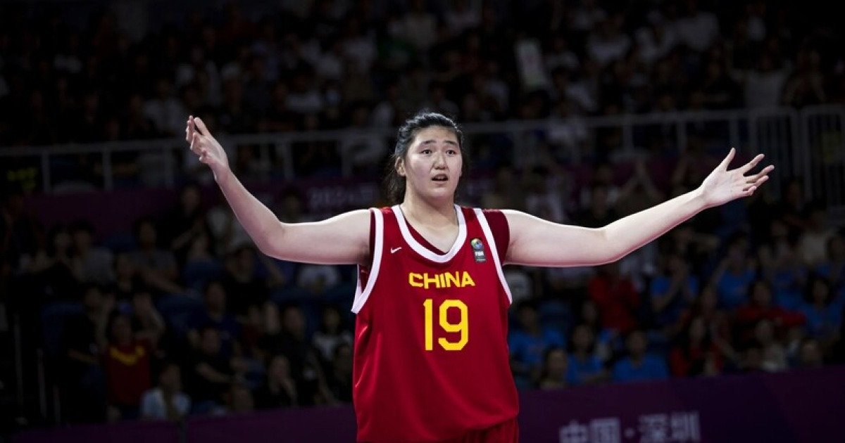 “내가 본 최고의 선수” FIBA도 주목한 ‘중국 18세 220cm 여자 거인’ 장쯔위