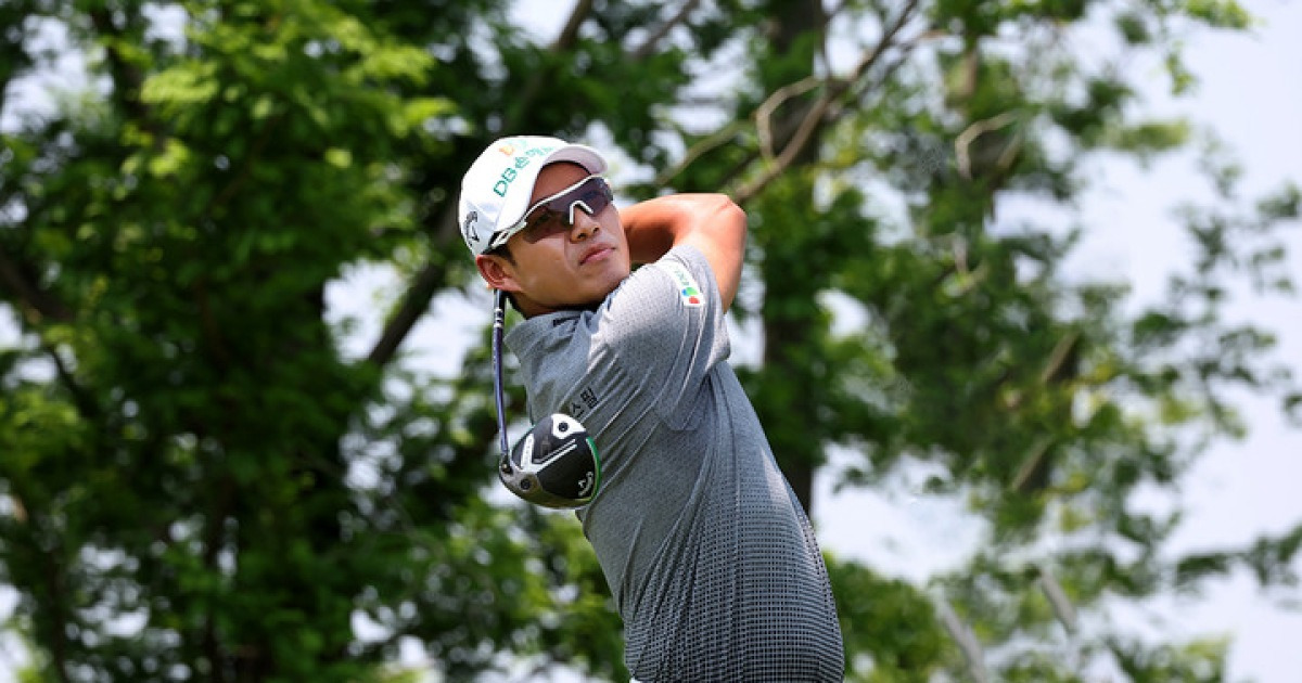 "상반기에 우승 한 번 더~"..통산 4승 문도엽, KPGA 군산CC 오픈 2R 단독 선두 도약