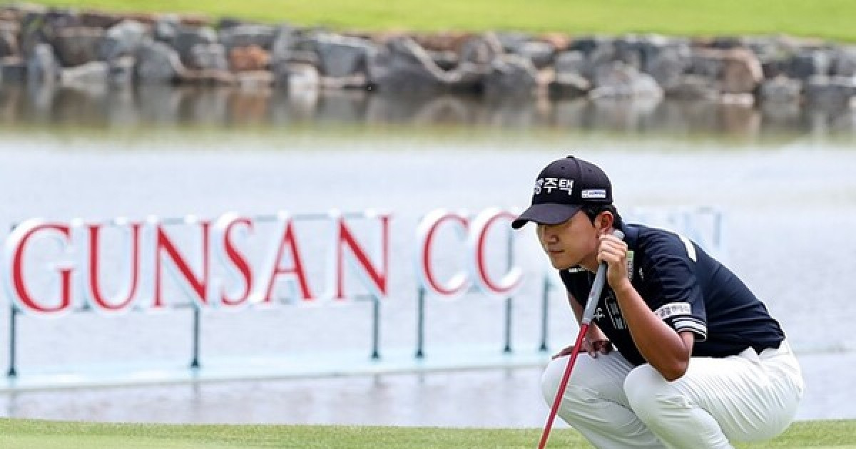 옥태훈, 군산CC오픈 3R 3타차 선두…2주 연속 우승에 성큼 [KPGA]