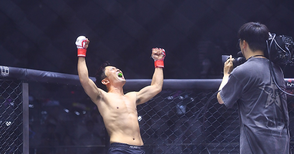 개그맨 윤형빈, 유튜버 밴쯔에 1R TKO 승리…박시원은 커리어 첫 패배