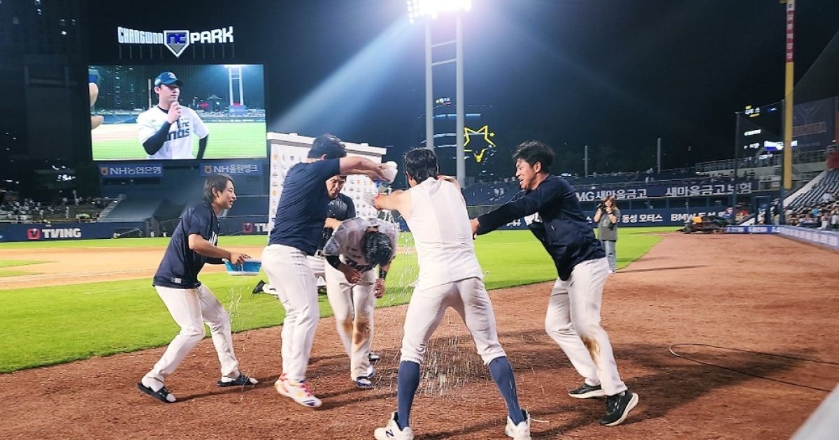 '롯데→NC' FA 보상선수, 4회 갑자기 교체→8회 영웅 등극... 왜 2군 코치들부터 찾았나