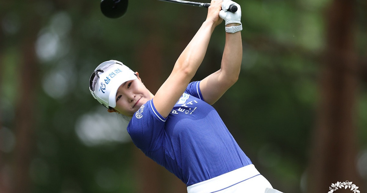‘버디폭격기’ 고지우 KLPGA 54홀 최소타 타이기록으로 통산 3승… 맥콜 모나용평 오픈 2년 만에 정상