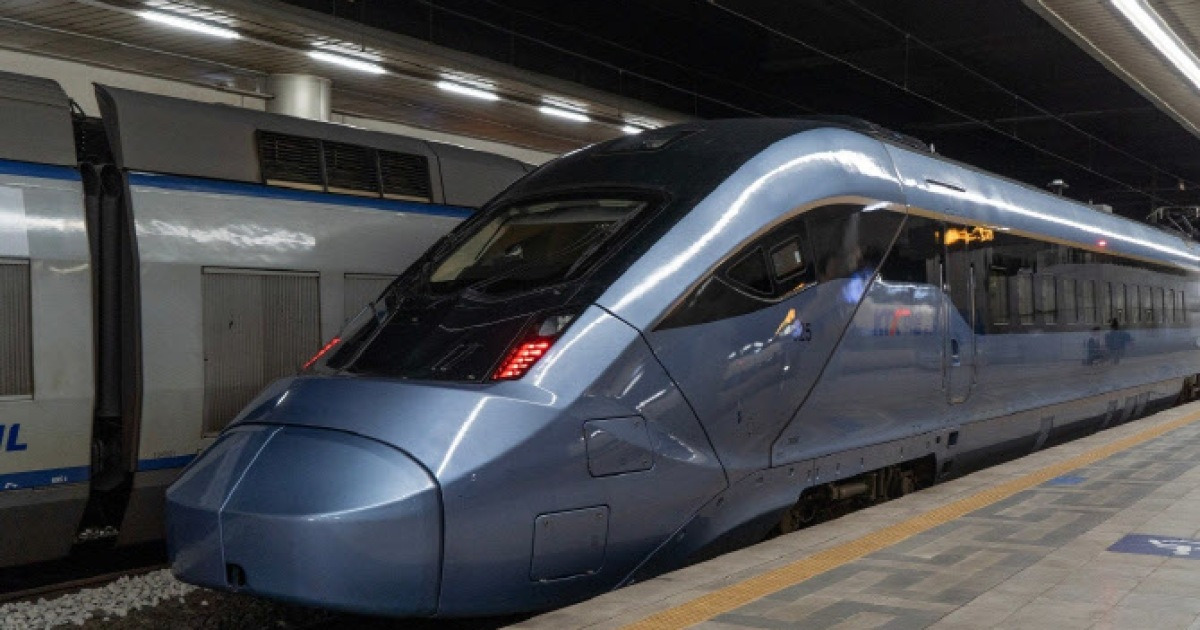 현대로템, 2세대 KTX-이음 공개…"국산화 30년 집념의 결실"