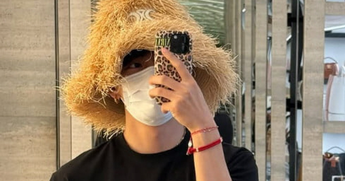 [SCin스타] BTS 뷔, 역시 '패완얼'이었다..지푸라기 새둥지 뒤집어 써도 힙하네