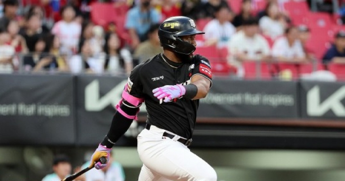 우즈와 어깨 나란히 한 kt 로하스…역대 외인 최다 타이 174홈런