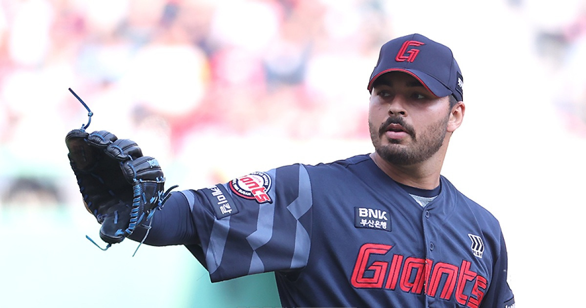 '승승승승승' 롯데 157km 에이스, 6월 MVP 후보 올랐다…4할타자+7홈런 타자와 경쟁