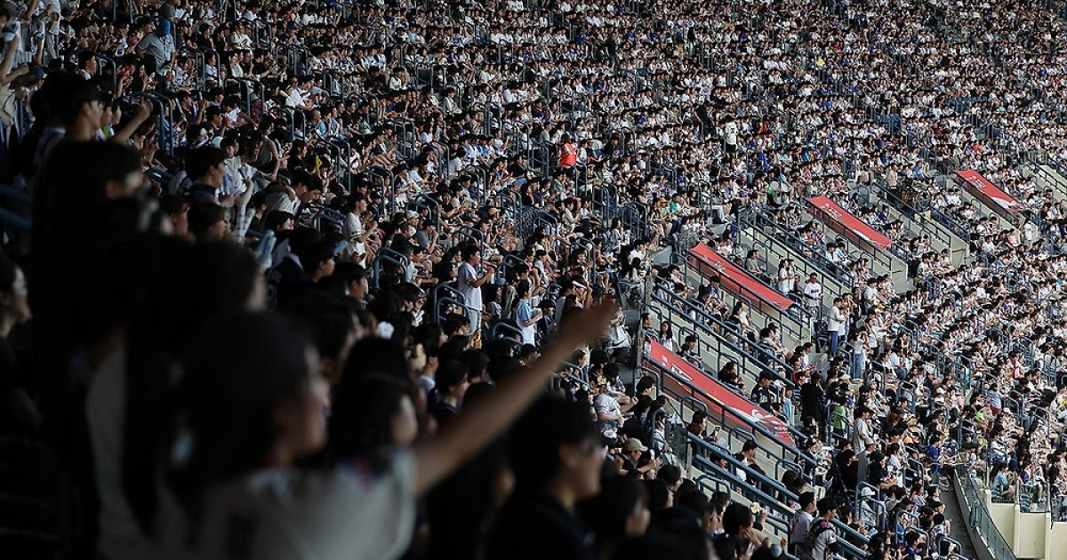 “SNS가 야구장을 바꿨다” 2030 여성들이 만든 프로야구 붐
