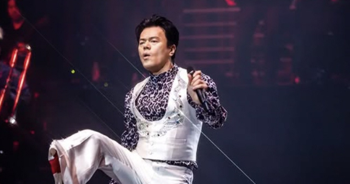 53세 JYP의 도전…박진영, 핫핑크 시스루 비닐 홀터넥 입고 '워터밤' 출격[SCin스타]