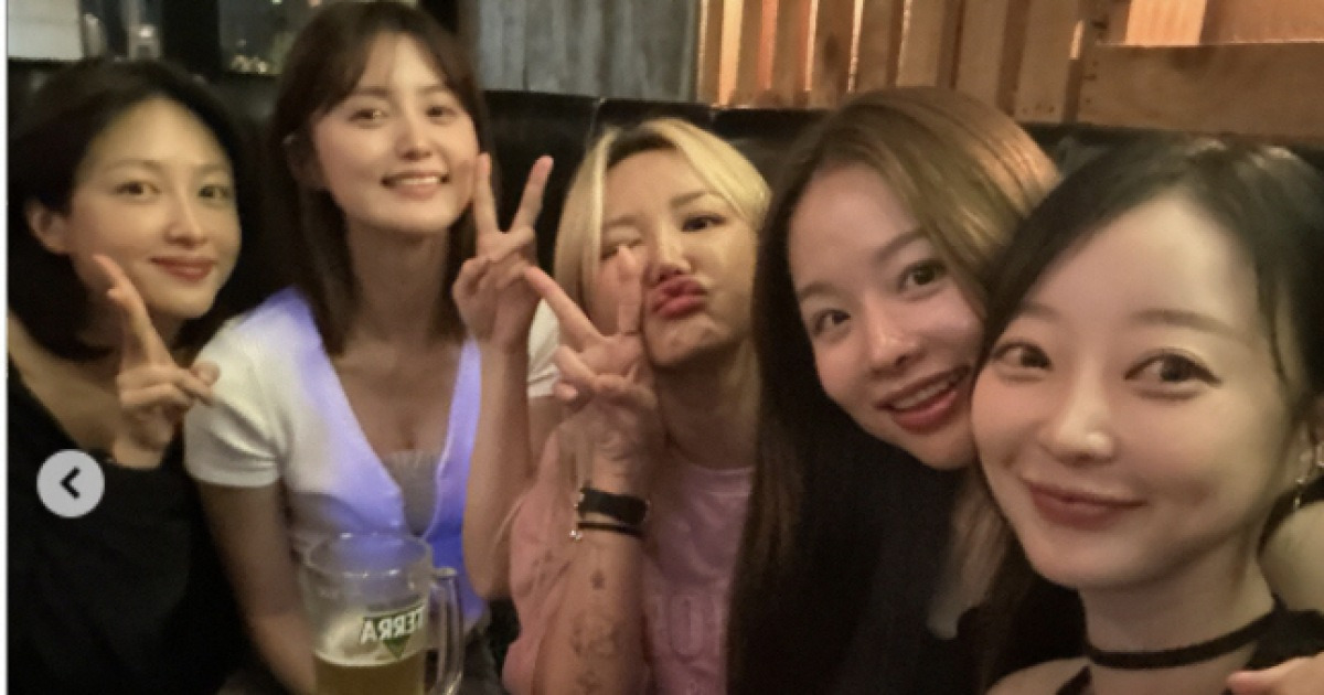 EXID, 30대 걸그룹의 화끈 회식…“사진에서 술 냄새 나”