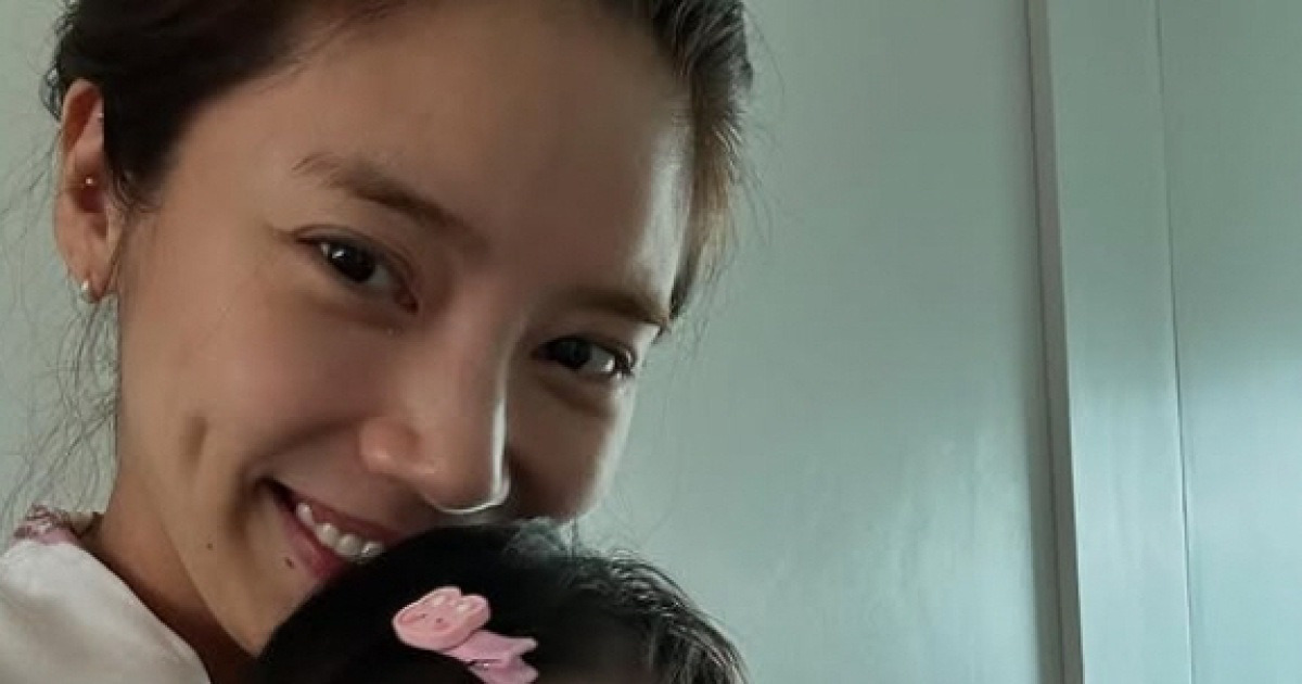 [SCin스타] 손담비, 배만 빌려줬나..고생해 딸 낳았더니 ♥이규혁 거푸집 비주얼에 '미소'