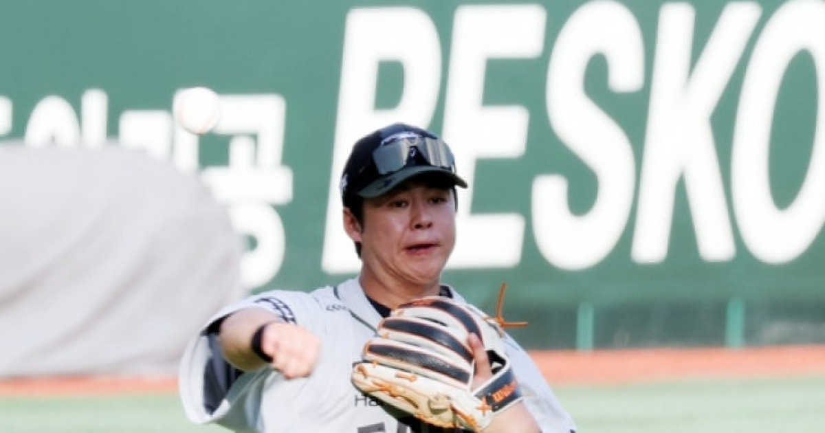'KBO 유일 700 수비이닝 돌파' 노시환 고생, 김경문 감독도 안다 "딴 선수였으면 DH 하겠다고 했을 텐데" [고척 현장]