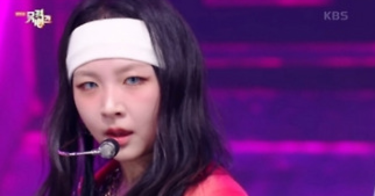 카드(KARD), 신곡 'Touch' 저력 과시..19일 서울서 월드투어 'DRIFT' 포문