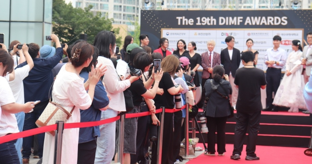 [포토뉴스] 인기 뮤지컬 스타들 한자리에…제19회 DIMF 어워즈 레드카펫 행사