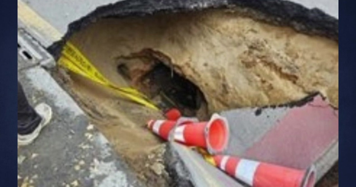 인천에서 깊이 2.5m 땅 꺼짐..."오수관 파손"