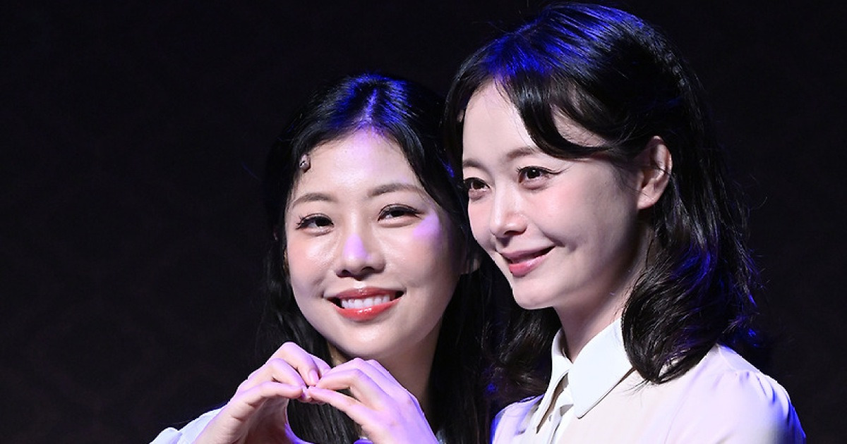 서예화 전소민 함께 청량한 하트 포토엔hd