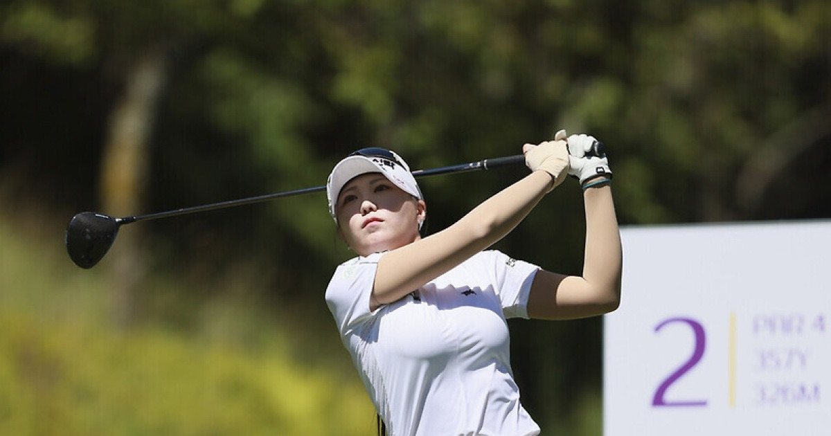 [STN포토]티샷 날리는 조아연