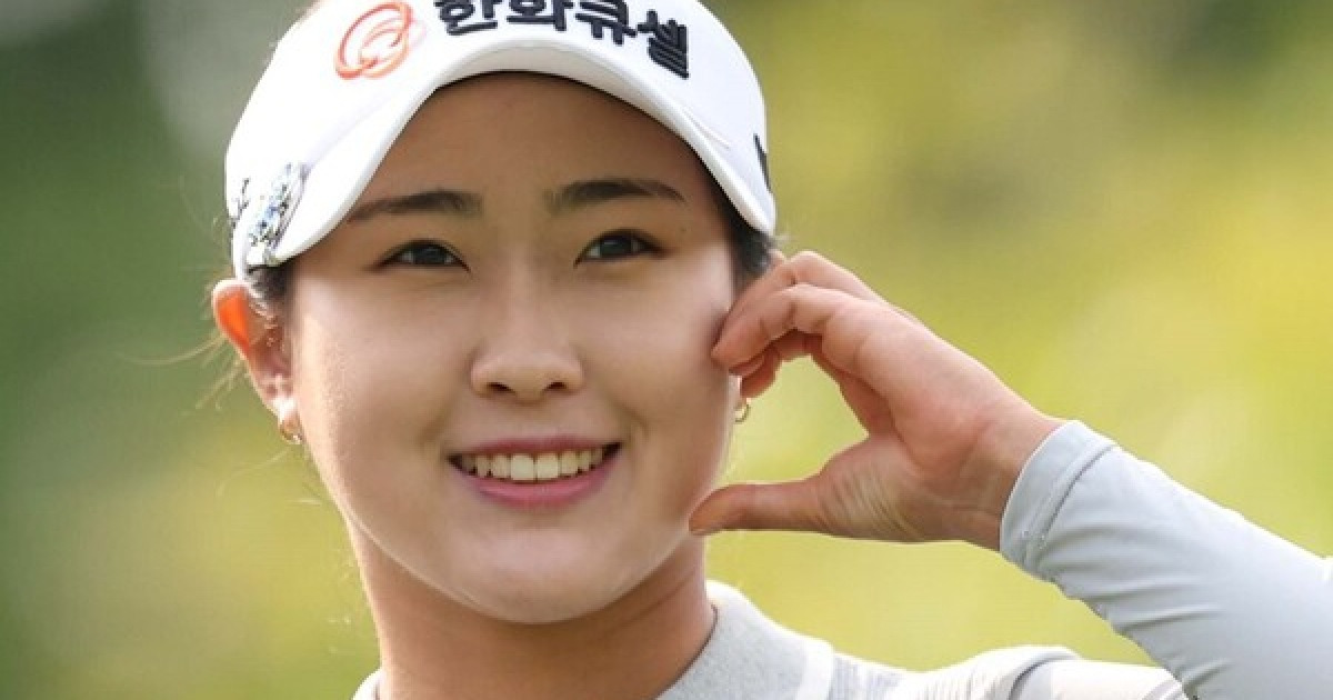 선두 김민주 "위기 상황이 버디로~ 놀랍고도 인상 깊은 순간" [KLPGA]