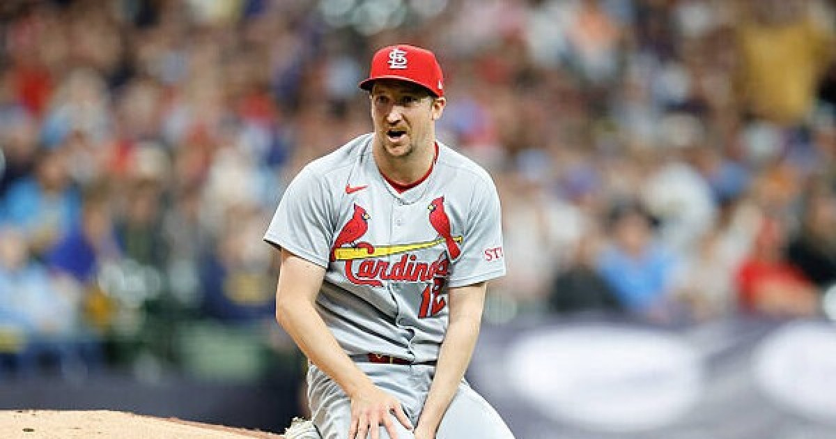 이럴 수가! 'KBO 20승+MVP투수' 페디, 4⅔이닝 3실점 강판...ERA 4.83→트레이드 가치 추락