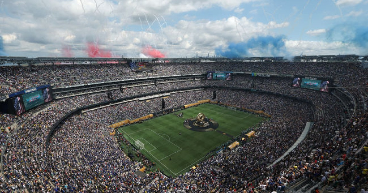 "이게 축구야 슈퍼볼이야" '미친 규모' 클럽WC 결승전에 문화충격 받은 BBC..."FIFA 대회 첫 하프타임 쇼까지"