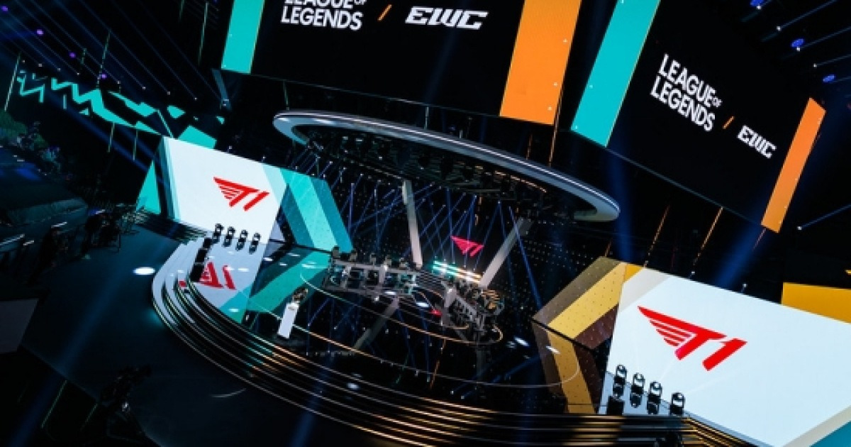 T1, ‘오너’ 활약 힘입어 1세트 가져가 (EWC)