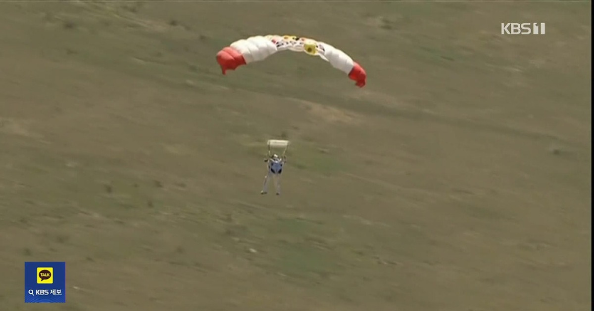 맨몸으로 음속 벽 깼던 ‘인간새’ 떠났다…애도물결 [잇슈 SNS]