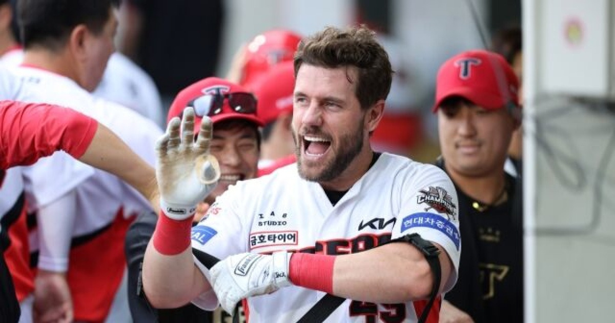 최)형우 형 보면 그냥 행복해, 좋은 결과 만들지만…” ML 88홈런타자도 KIA 타격장인 리스펙트, 이것을 배운다[MD광주]