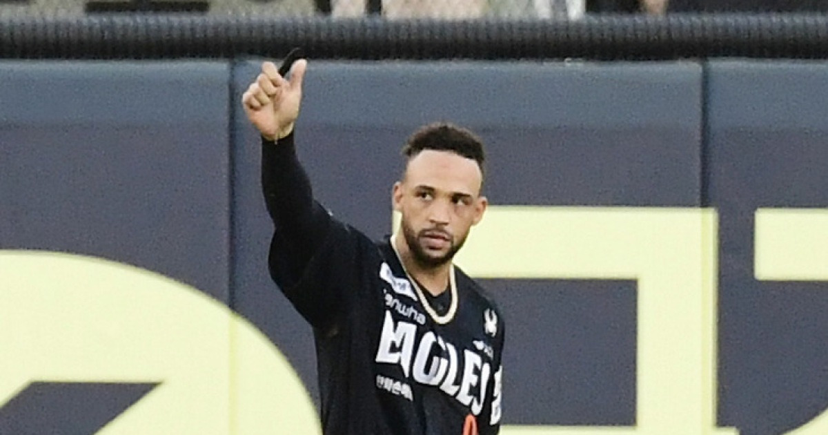 '158km 쾅! 8승 안착' 문동주, 리베라토 리스펙이 먼저였다 → "뭐야, 왜 뛰어가지? 미쳤다. 올해의 수비다"