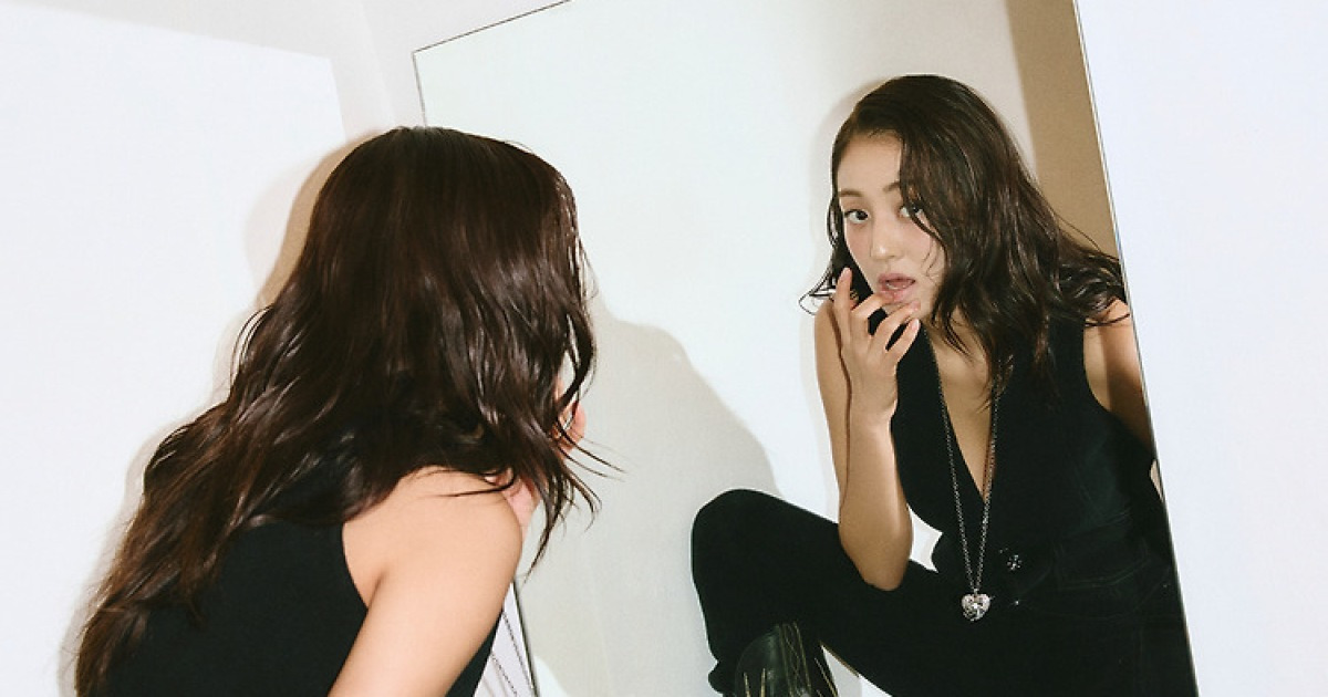 ‘JYP 20주년’ 트와이스 지효 “팀, 솔로 오가며 꾸준히 무대 서고파”[화보]