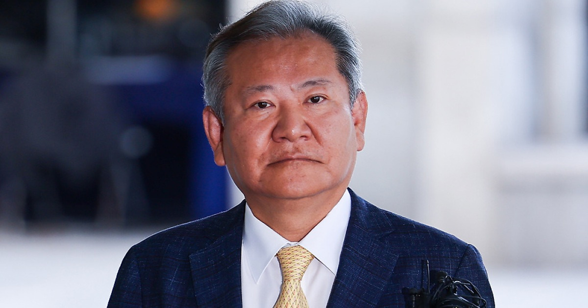 이상민 내란특검 출석…'단전·단수' 지시 질문에 침묵