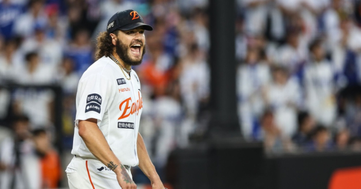 '13승 무패!' KBO 4번째 대기록 폰세가 썼다, '158㎞'로 삼성 타선 무실점 제압 [IS 스타]