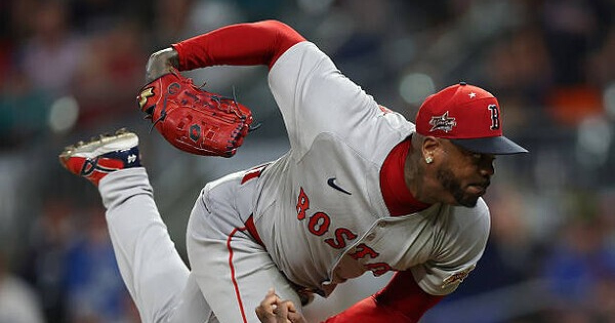 163km/h 쿠바산 미사일 '쾅'...'세계에서 가장 빠른 공을 던지는 사나이' 채프먼, 3구 삼진으로 복귀 신고 완료!