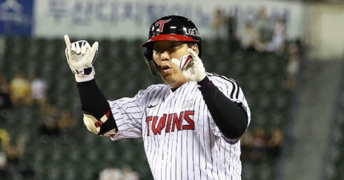 LG 김현수, KBO 역대 3번째 1500타점 달성! KT 헤이수스 상대 2루타 2타점
