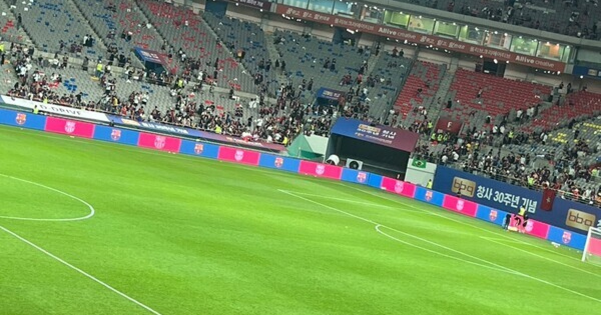 [442.live] 패싱, 패싱, 또 패싱...바르셀로나, 6만 2천 명 관중 인사 없이 라커룸 직행→인터뷰도 '거절'