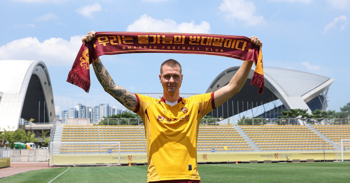 [오피셜]'K리그 첫 아이슬란드 출신 등장' 광주FC, 196cm FW 프리드욘슨 영입..."새로운 도전에 대한 열망, 광주로 이끌어"