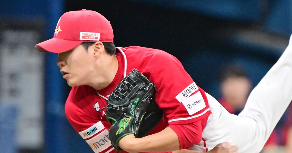 롯데 타선 꽁꽁 묶었다! '불펜 ERA 1위' SSG, 1-0 승리…투수 6명 무실점 호투+박성한 결승타 [사직:스코어]