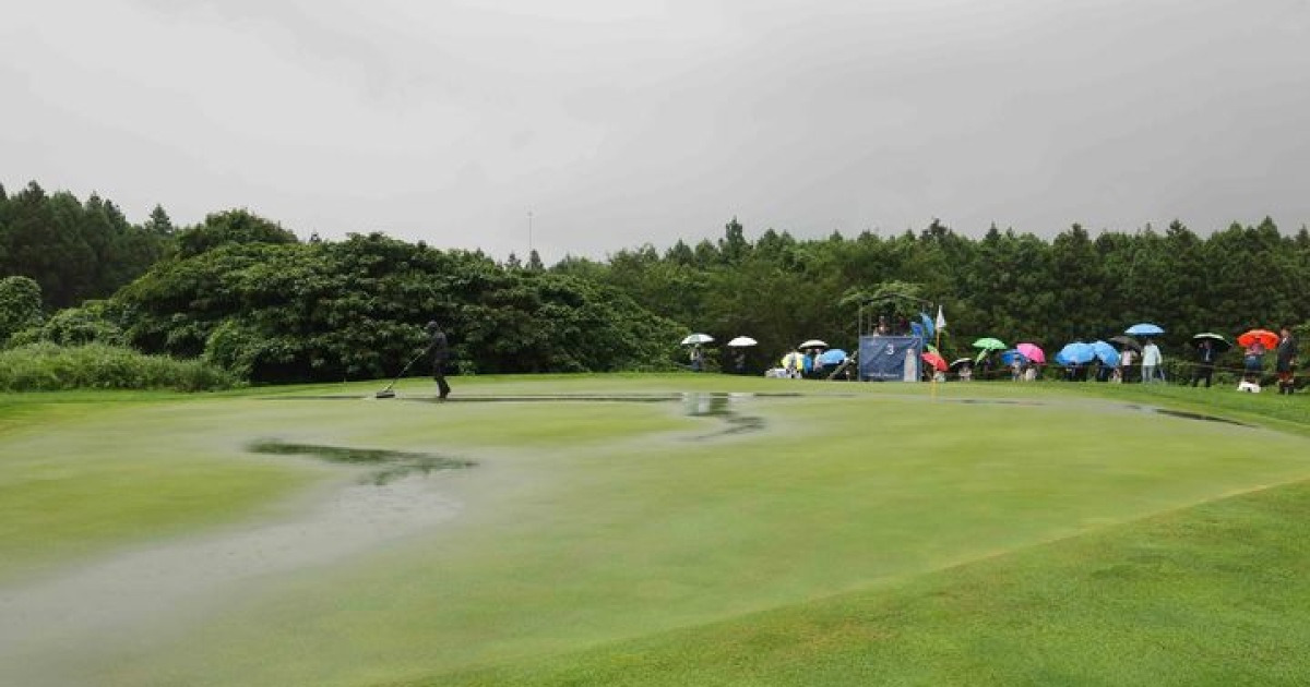비 그친 제주…KLPGA 삼다수 마스터스 3R, 2시간여 중단 후 재개(종합)