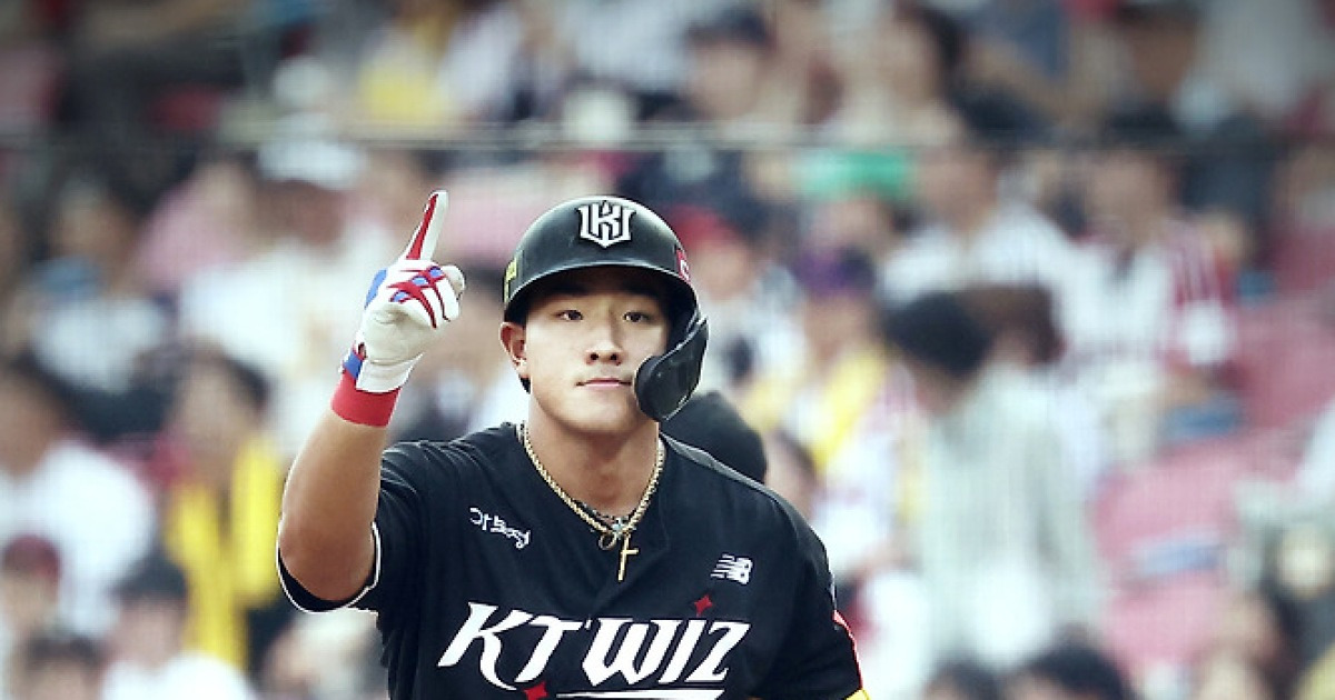 ‘7월 OPS 1.257’ KT 안현민, 폰세 제치고 월간 MVP 선정