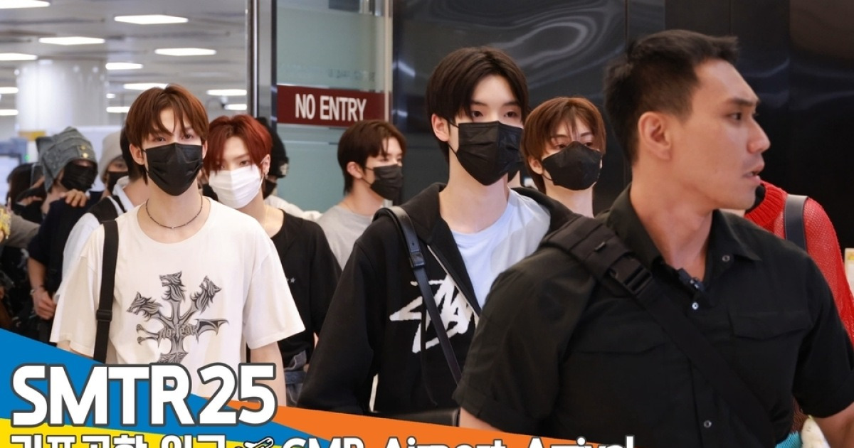 SMTR25, 마스크 속에서도 빛나는 조각 비주얼🖤 (입국)[뉴스엔TV]