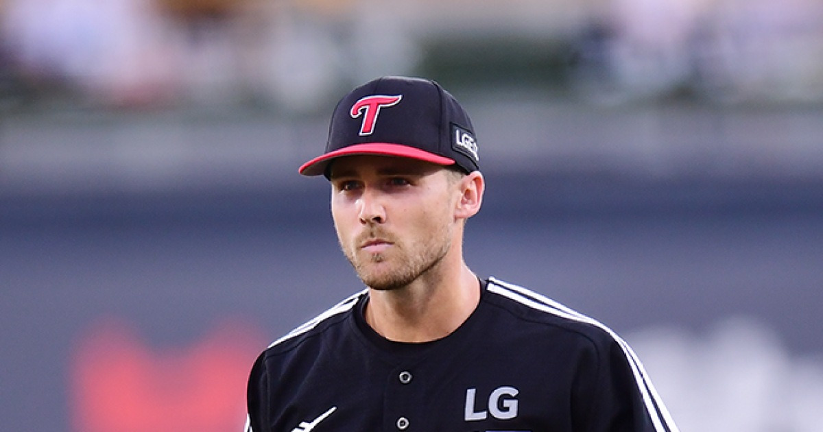 '톨허스트 데뷔전 7이닝 7K 무실점' LG, 11-2로 KT 완파