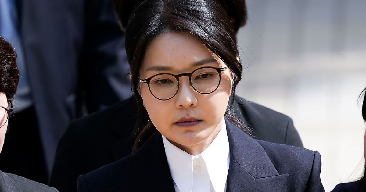 [속보] 김건희, 9시 53분 특검 도착...56분 조사 시작